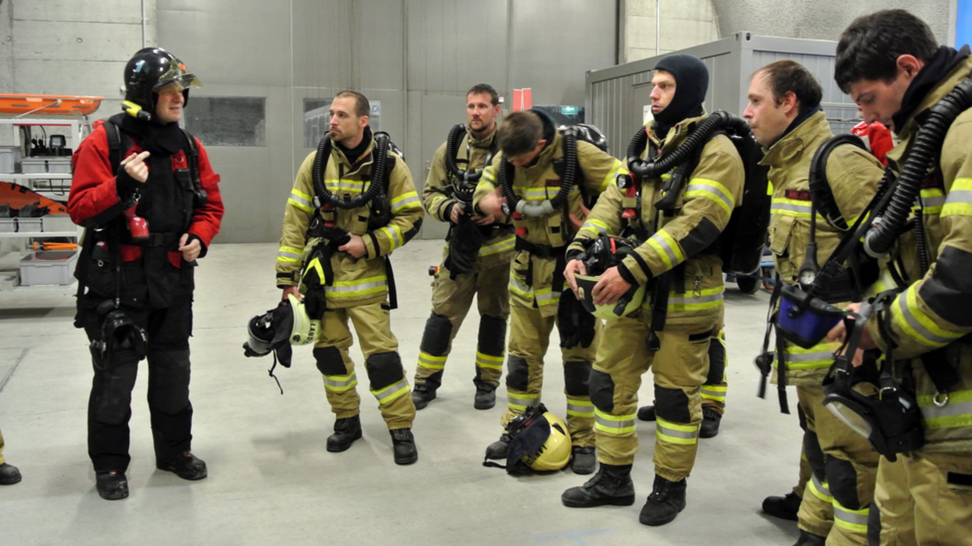 SSG-Versuchsreihe und Tunnelausbildung im IFA Lungern | Feuerwehr Landeck