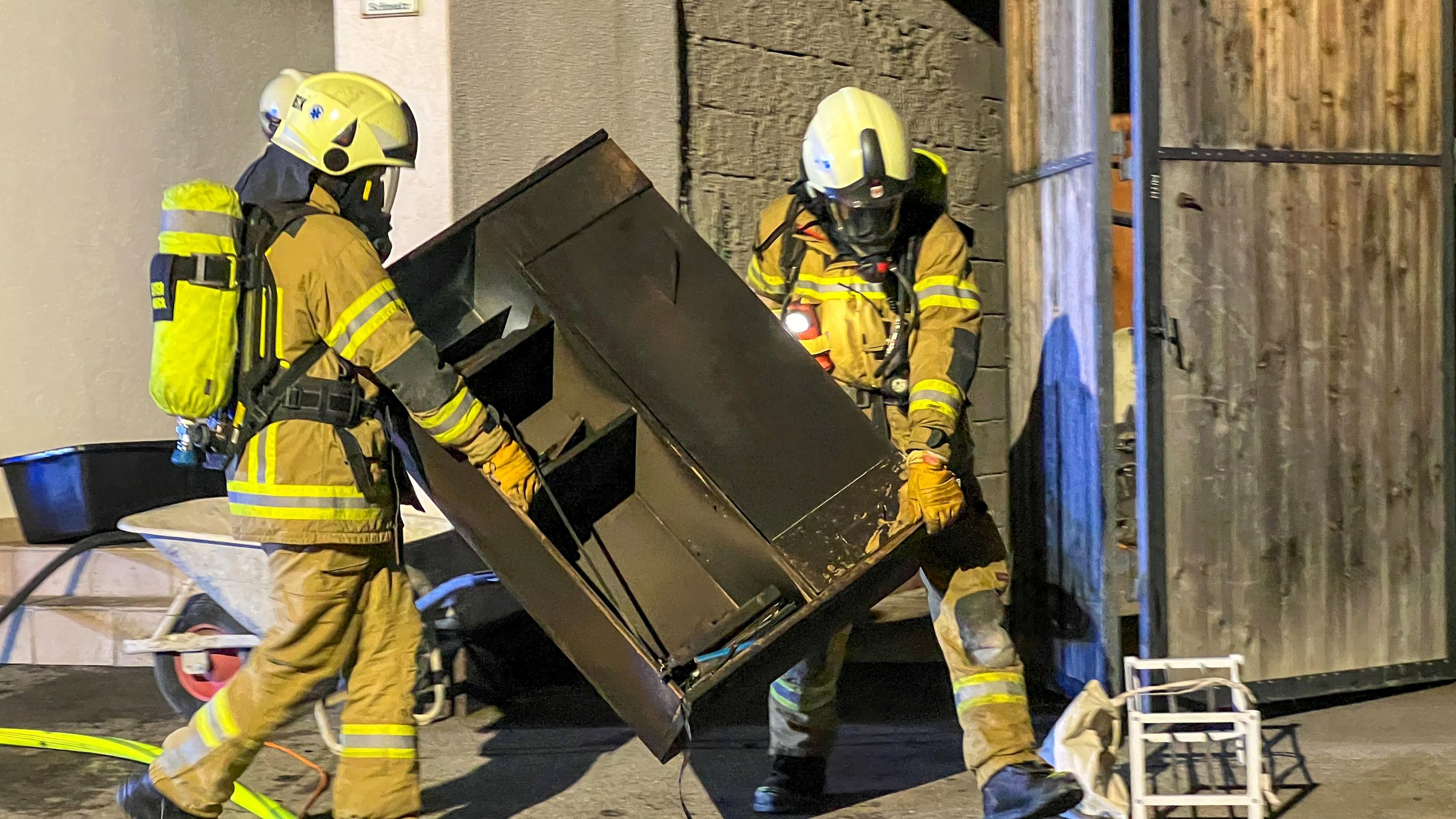 Zimmerbrand in Fließ: Feuerwehr Landeck im Unterstützungseinsatz ...