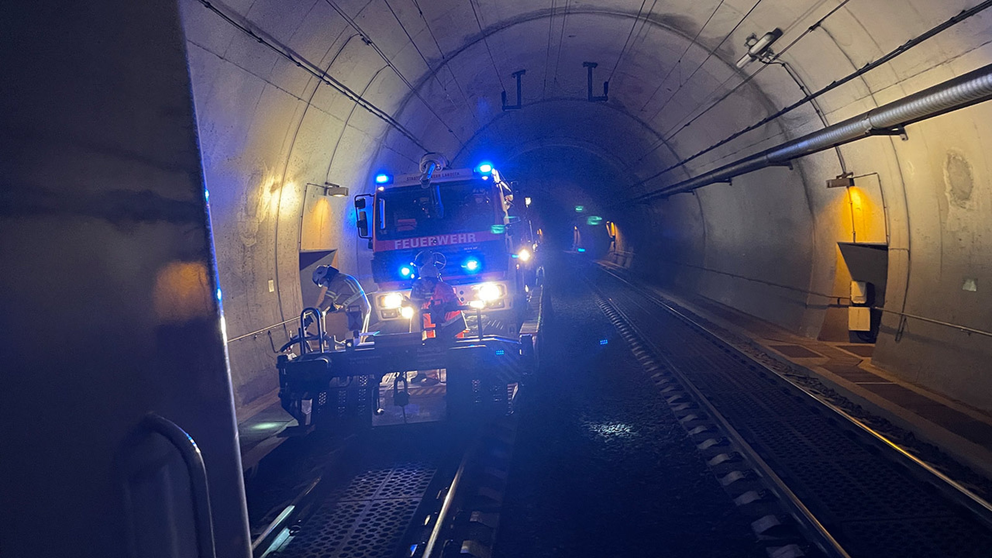 Evakuierungs- und Brandübung im Zammer Bahntunnel | Feuerwehr Landeck