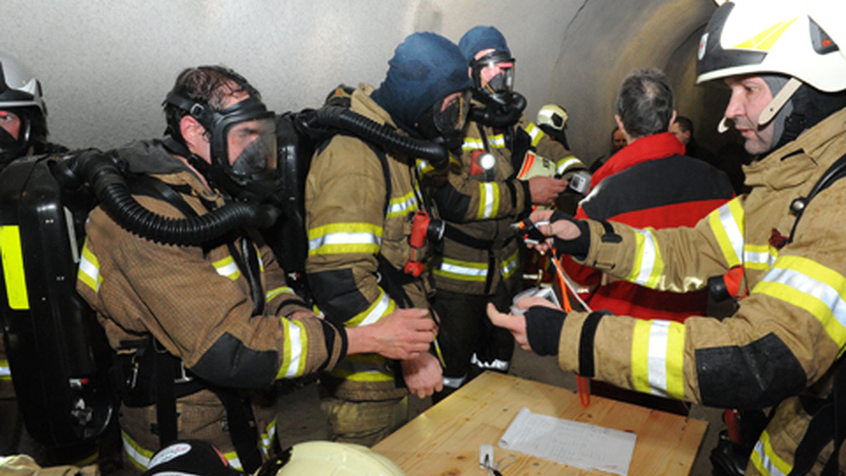 SSG-Versuchsreihe und Tunnelausbildung im IFA Lungern | Feuerwehr Landeck
